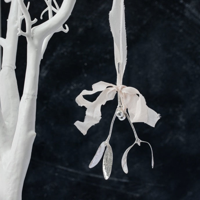 Mistletoe decoration silver – How Fine Designs
